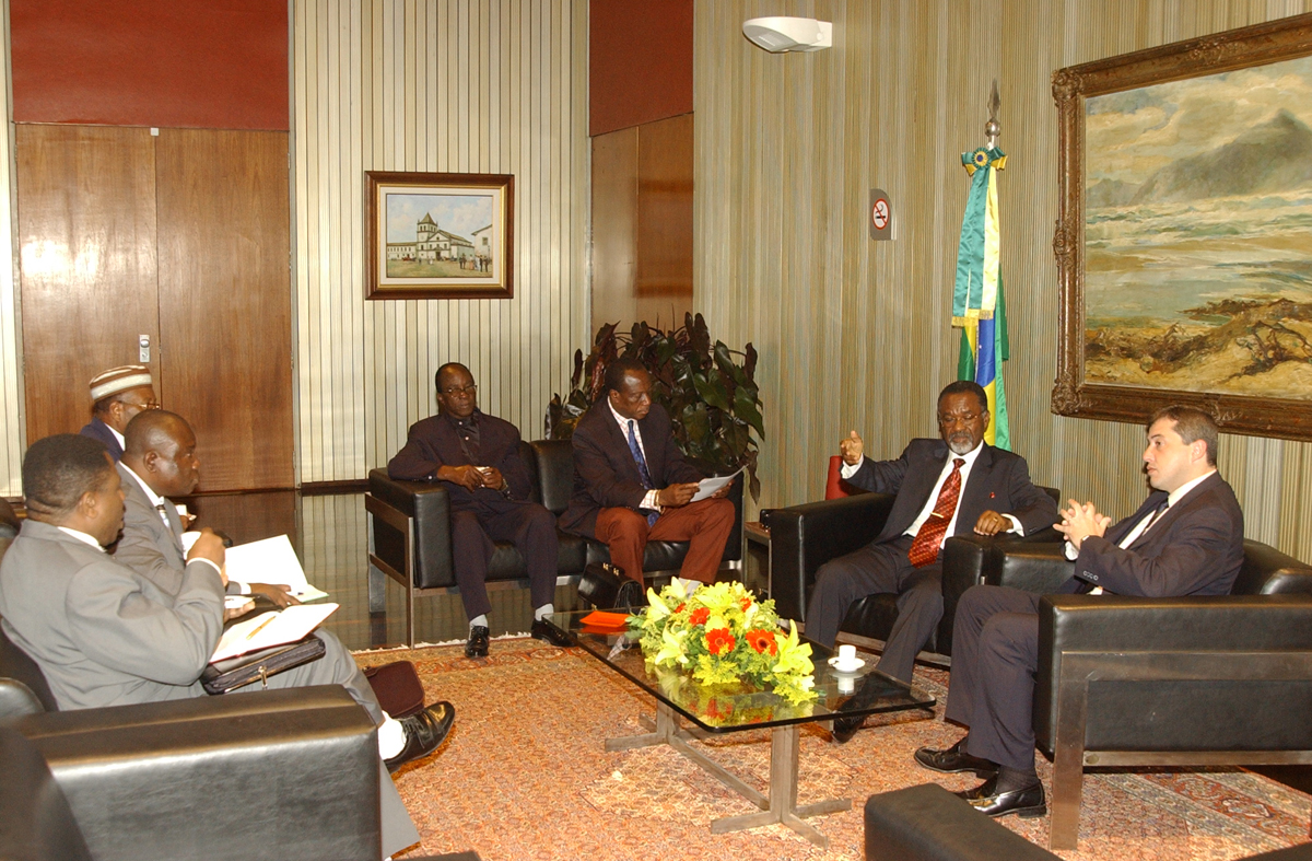 Comitiva de Angola visita Assembléia