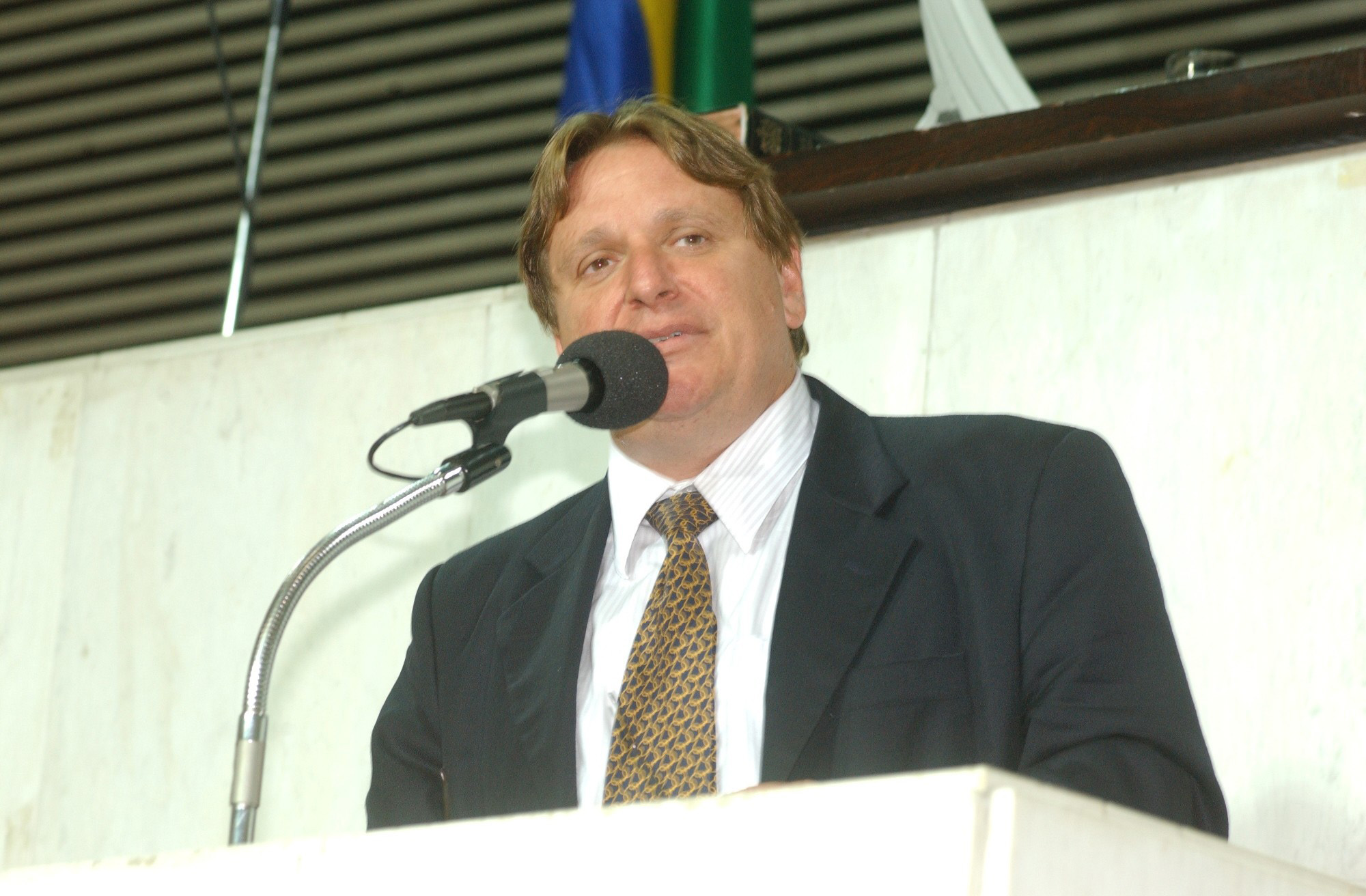 Associação de engenharia premia deputado