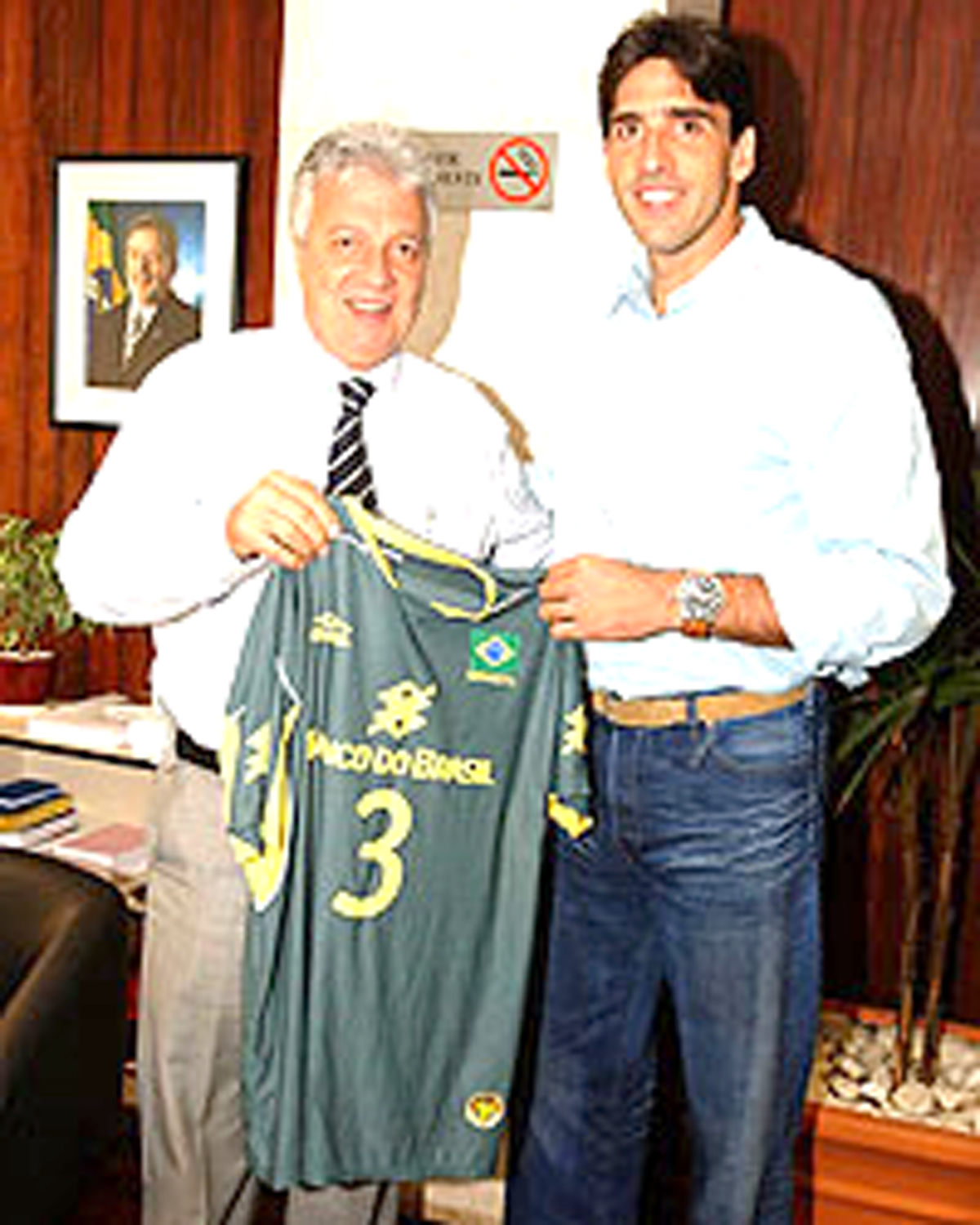 Giovane Gavio visita Assembléia e homenageia deputado