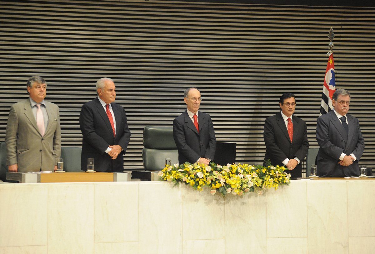 Assembleia homenageia Valter Uzzo