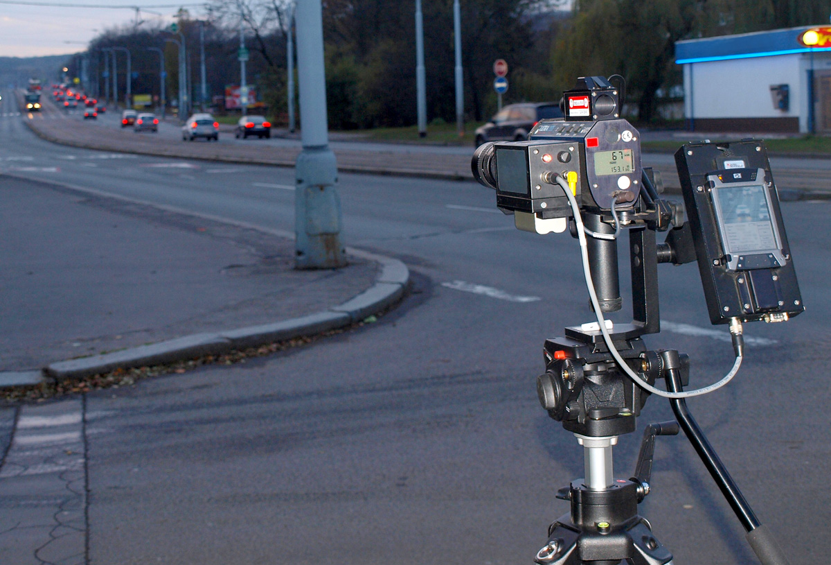 Radares nas estradas poderão ser sinalizados com 200 metros de antecedência