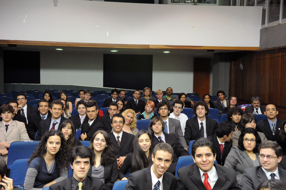 Estudantes simulam reunião da ONU na Assembleia