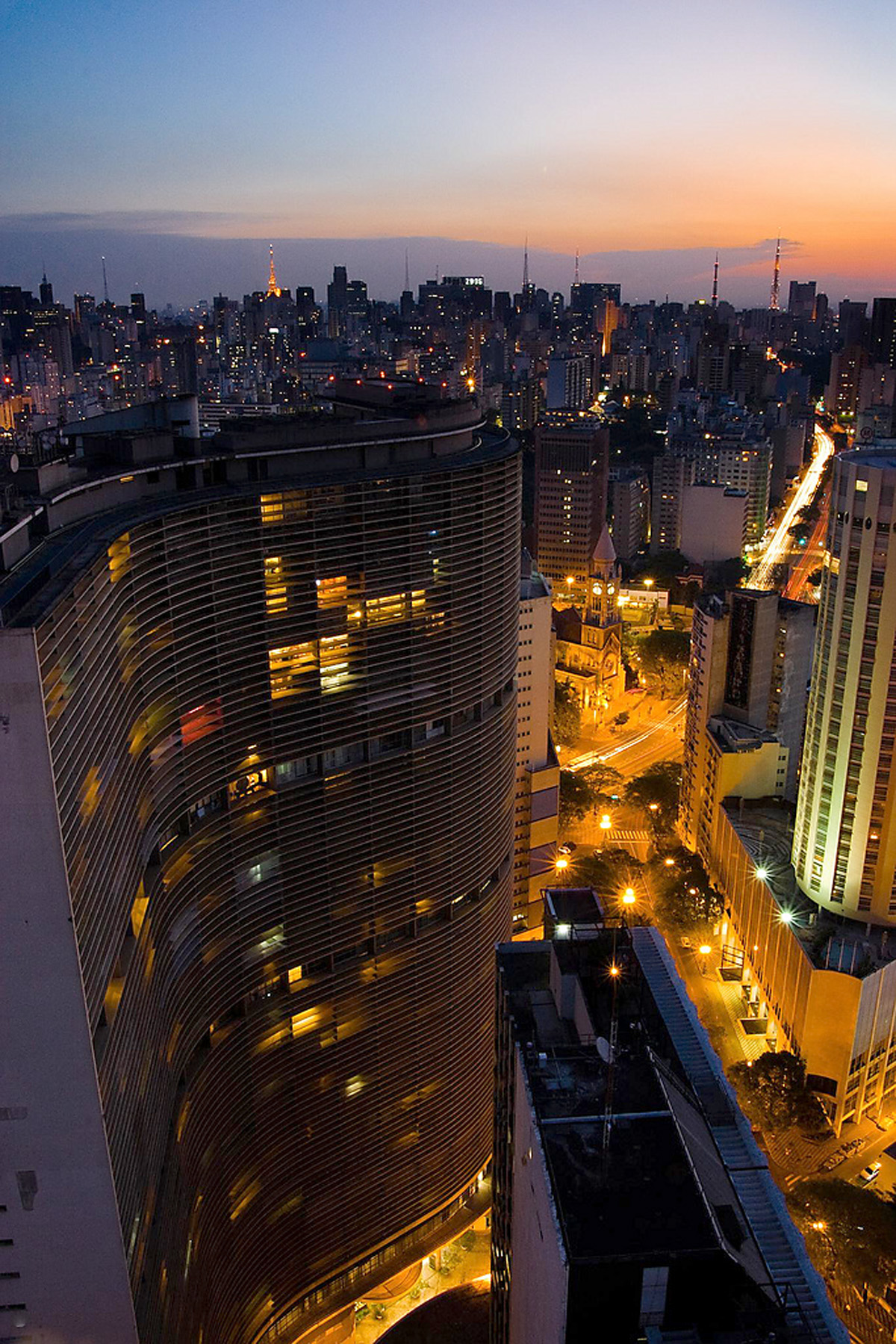 Edifícios Copan e Itália, dois marcos da arquitetura moderna em São Paulo