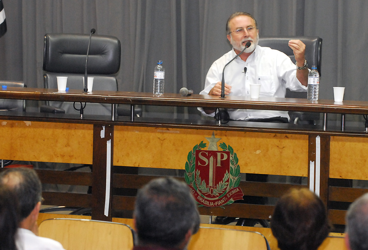 Jan Val Ellam fala de espiritualidade e política na construção do futuro