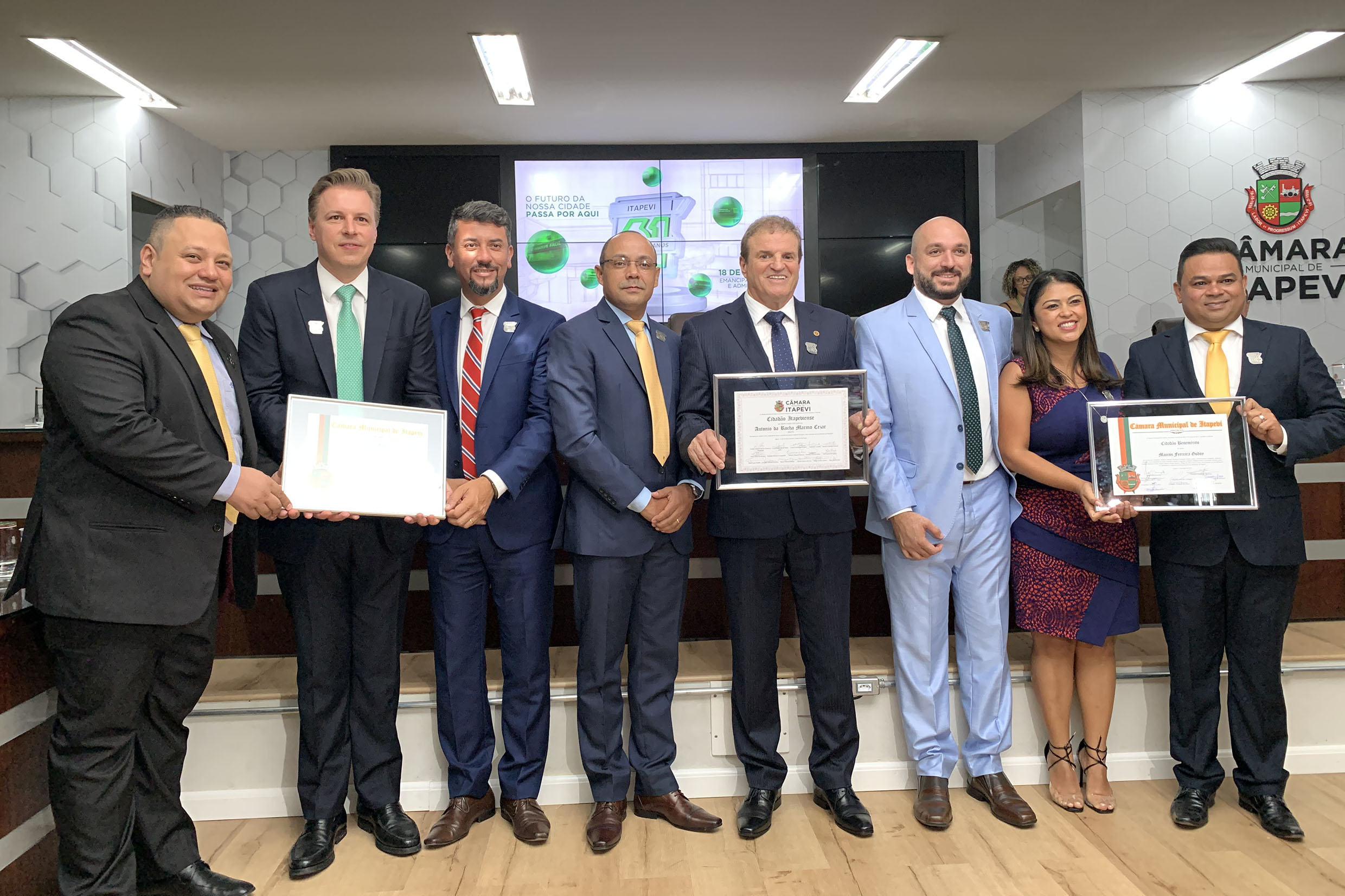 Nos 61 anos de Itapevi, deputado recebe título de cidadão