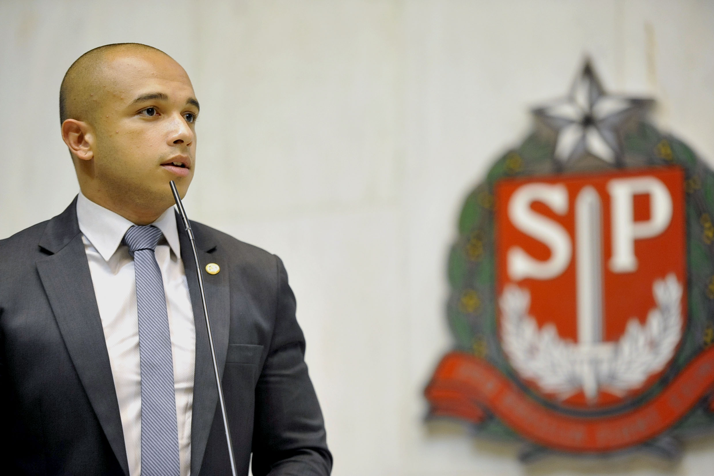 Douglas Garcia reprova a campanha de sindicatos contra o retorno às ...