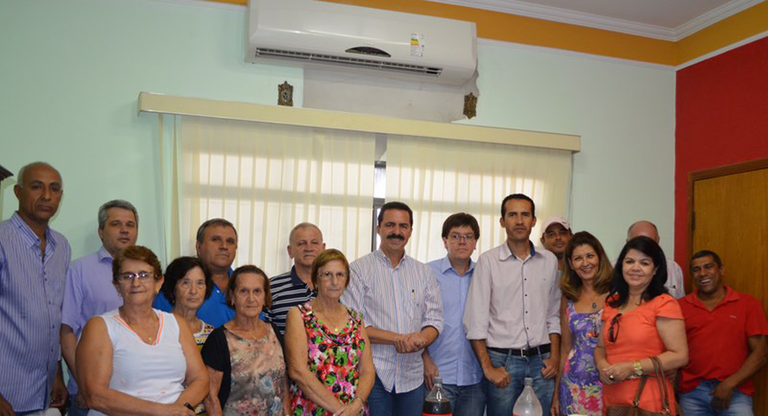 General Salgado sedia encontro de líderes políticos