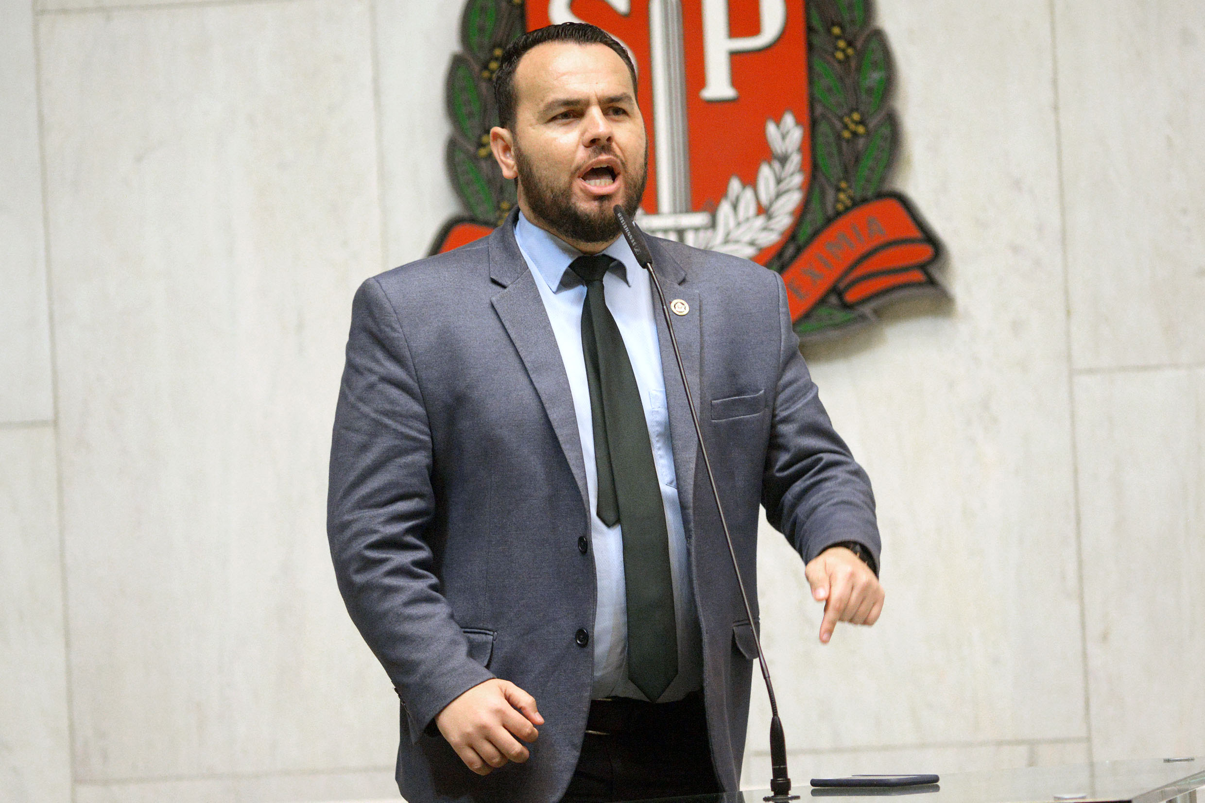 Gil Diniz declara apoio ao governo federal