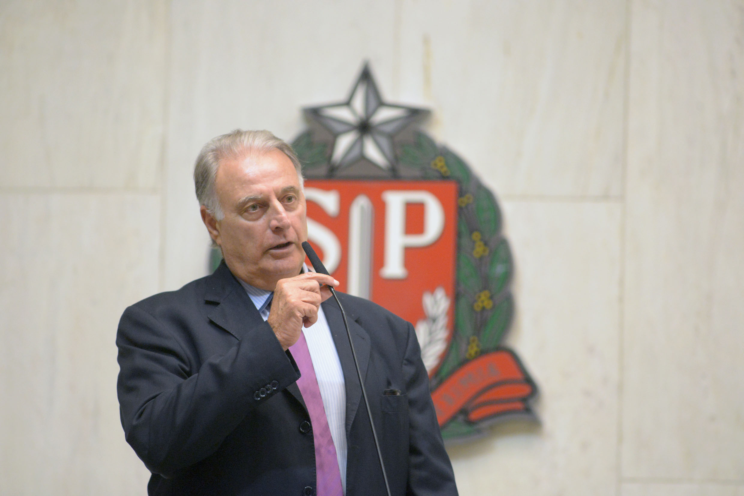 Conte Lopes aborda reajuste salarial do funcionalismo