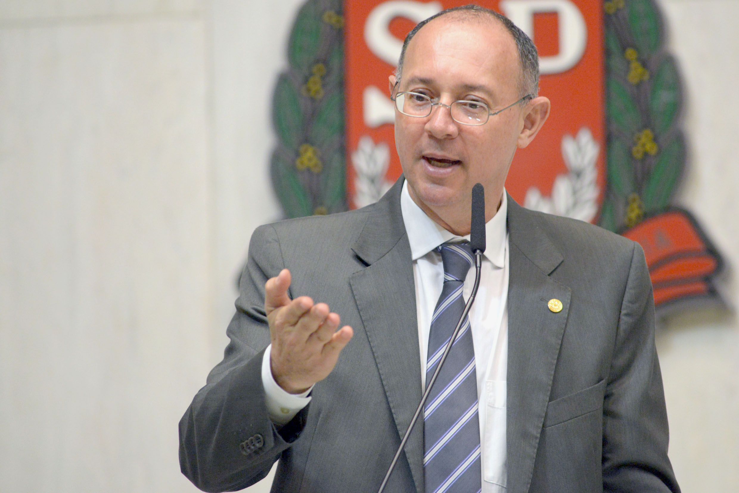 Paulo Fiorilo critica governo estadual e defende seu partido