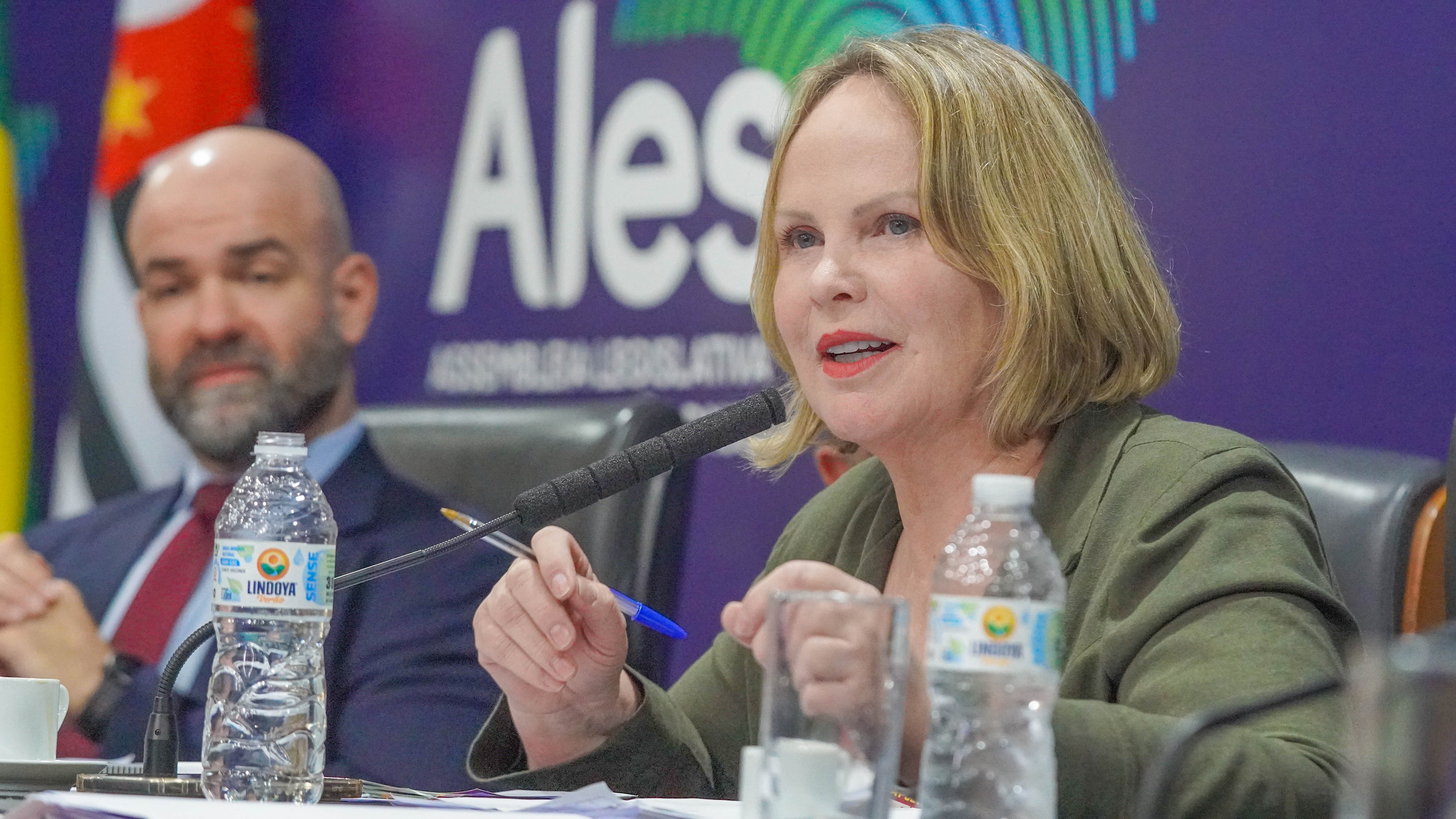Deputada propõe que Estado envie listas mensais de pacientes na fila do ...