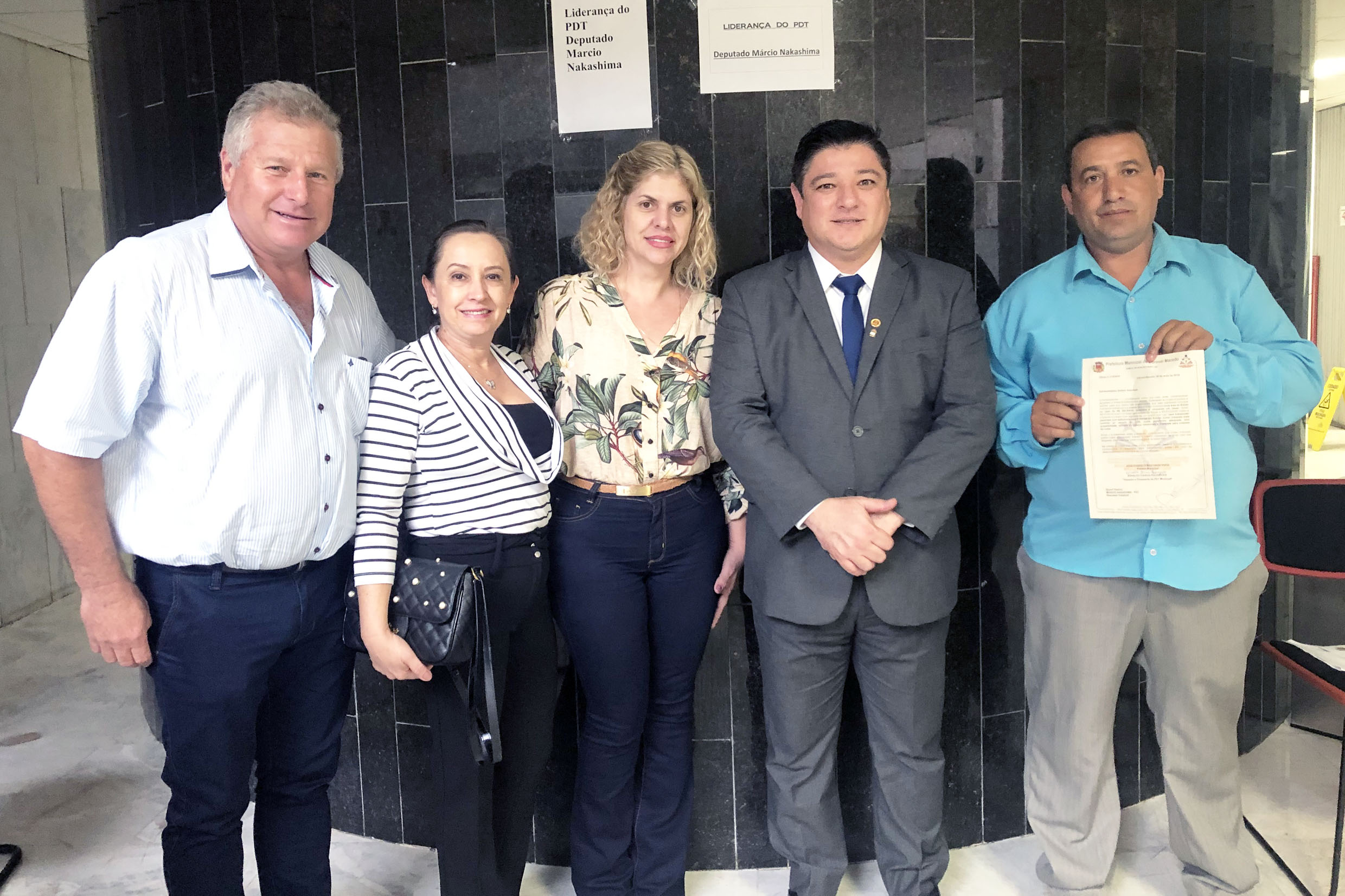 Visita de comitiva de Coronel Macedo