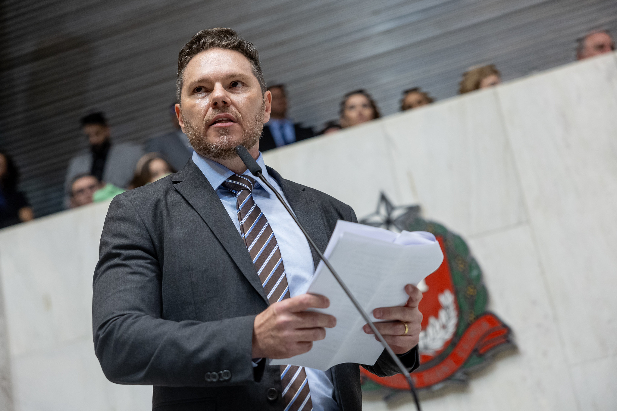 Danilo Campetti toma posse como deputado na Sessão Ordinária desta ...