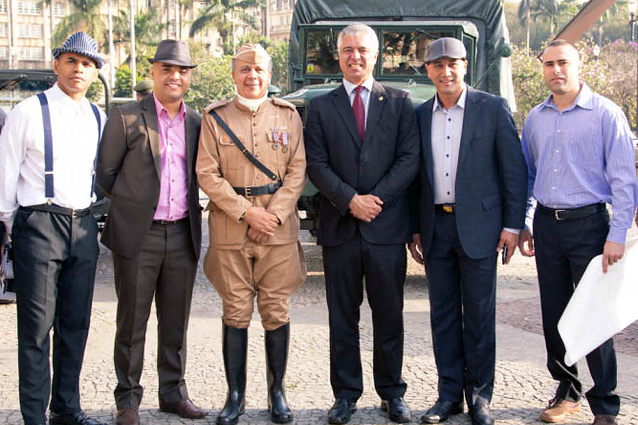 Parlamentar é homenageado com medalha MMDC Veteranos de 32