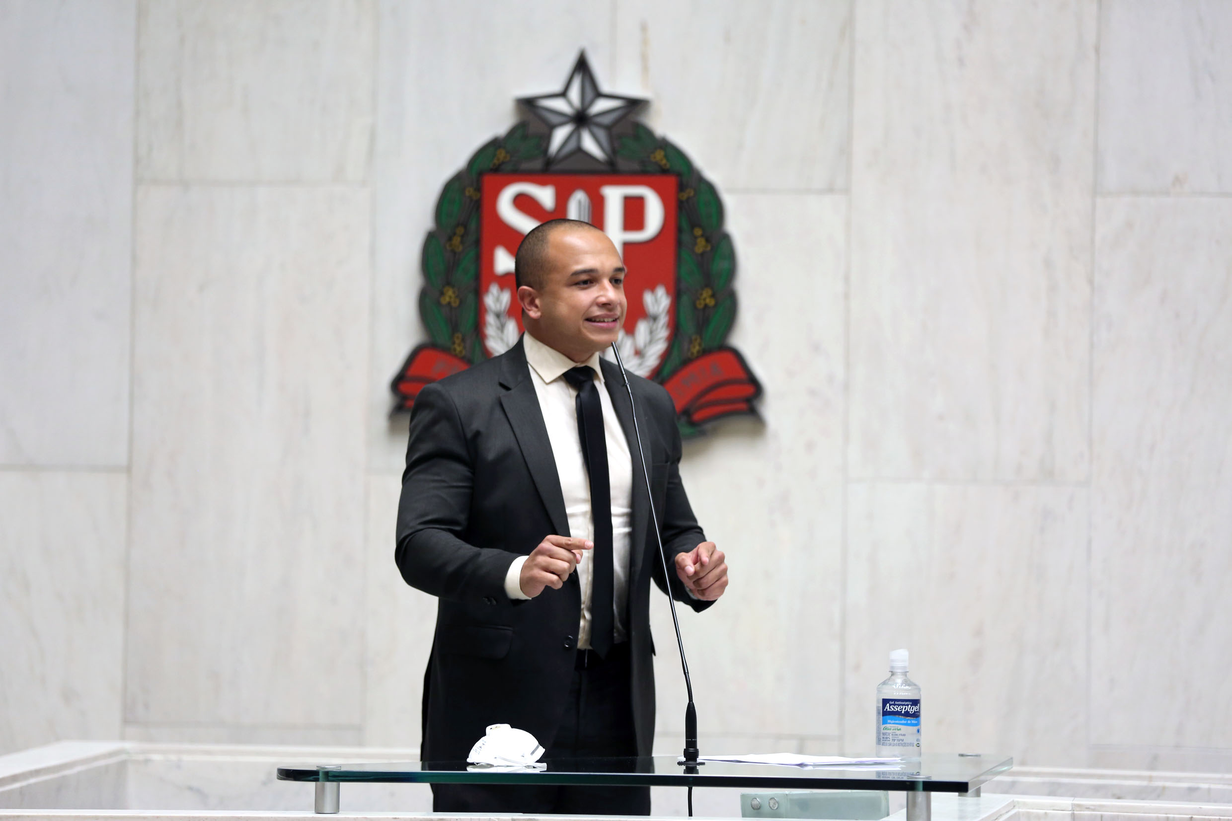 Douglas Garcia aborda o assassinato de PMs e defende os policiais nas ...