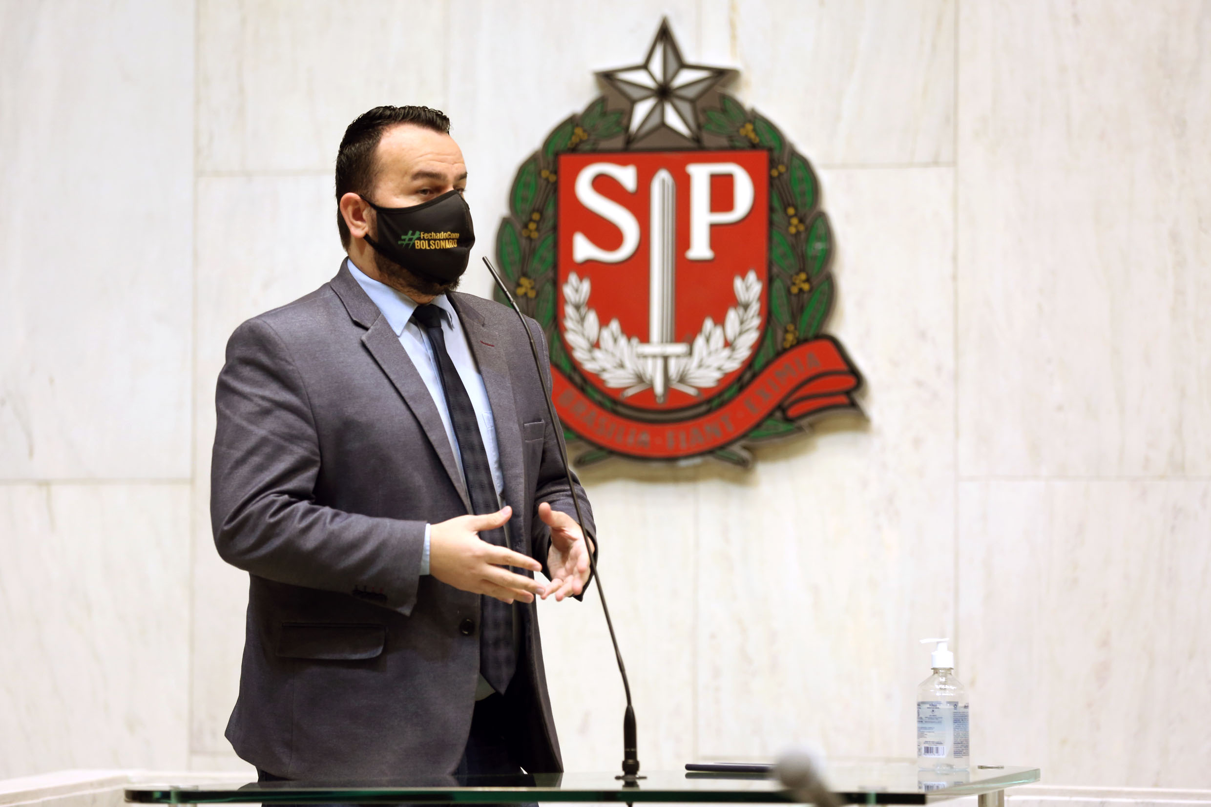 Gil Diniz defende a preservação do direito de parlamentares de ...