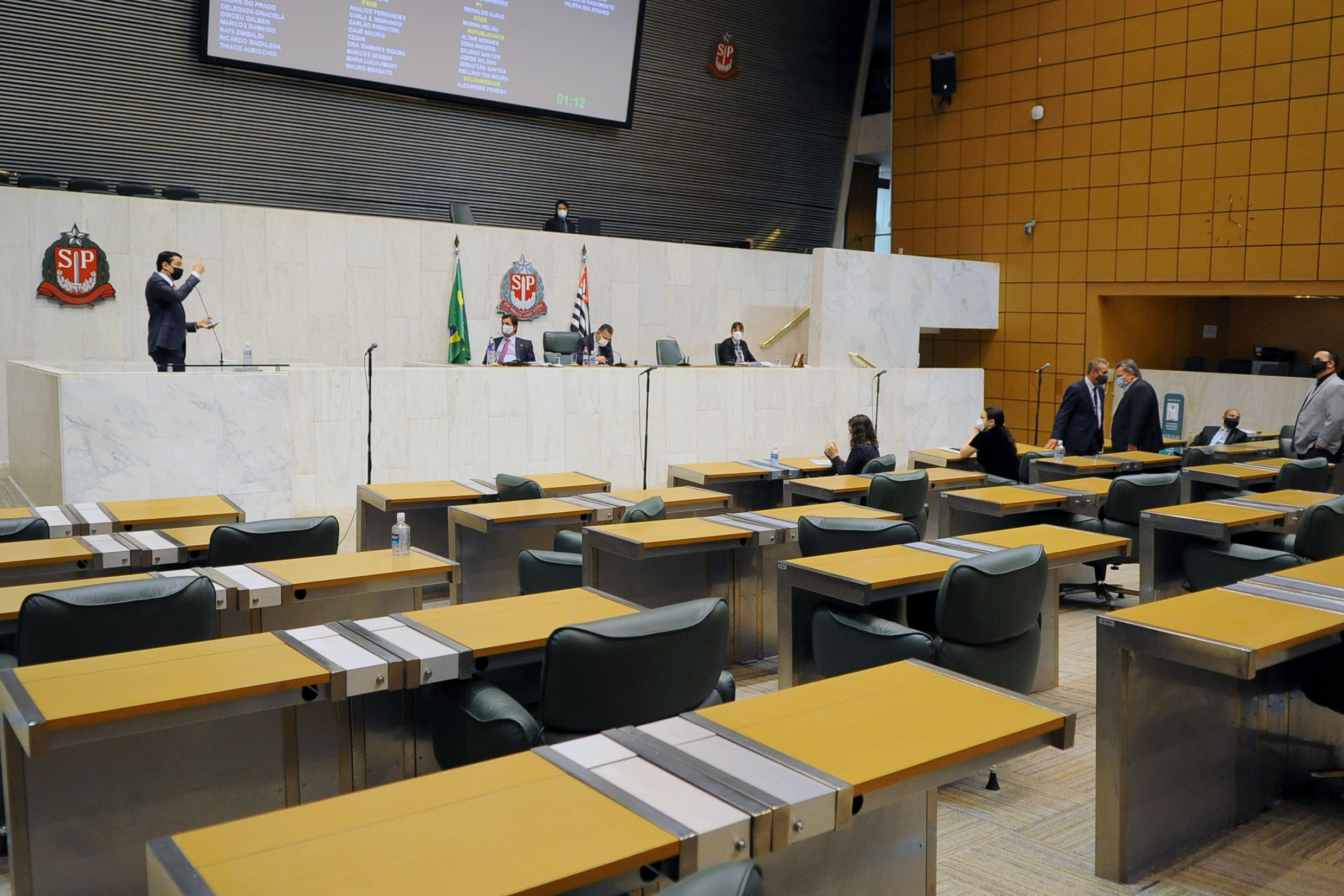 Extinção de instituições e alteração das siglas AC e DC são debatidas