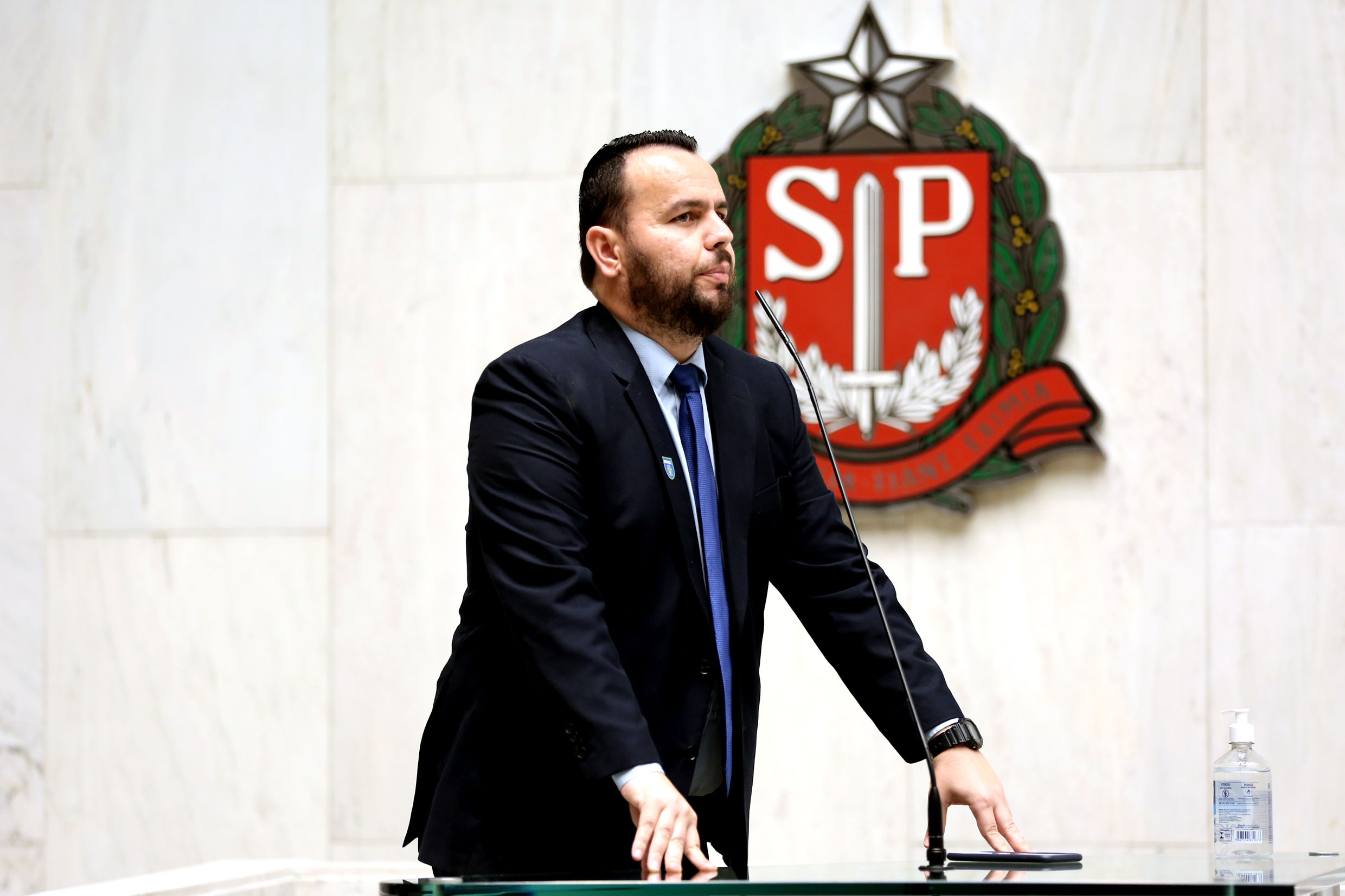 Gil Diniz tece considerações sobre a crise de emprego no País