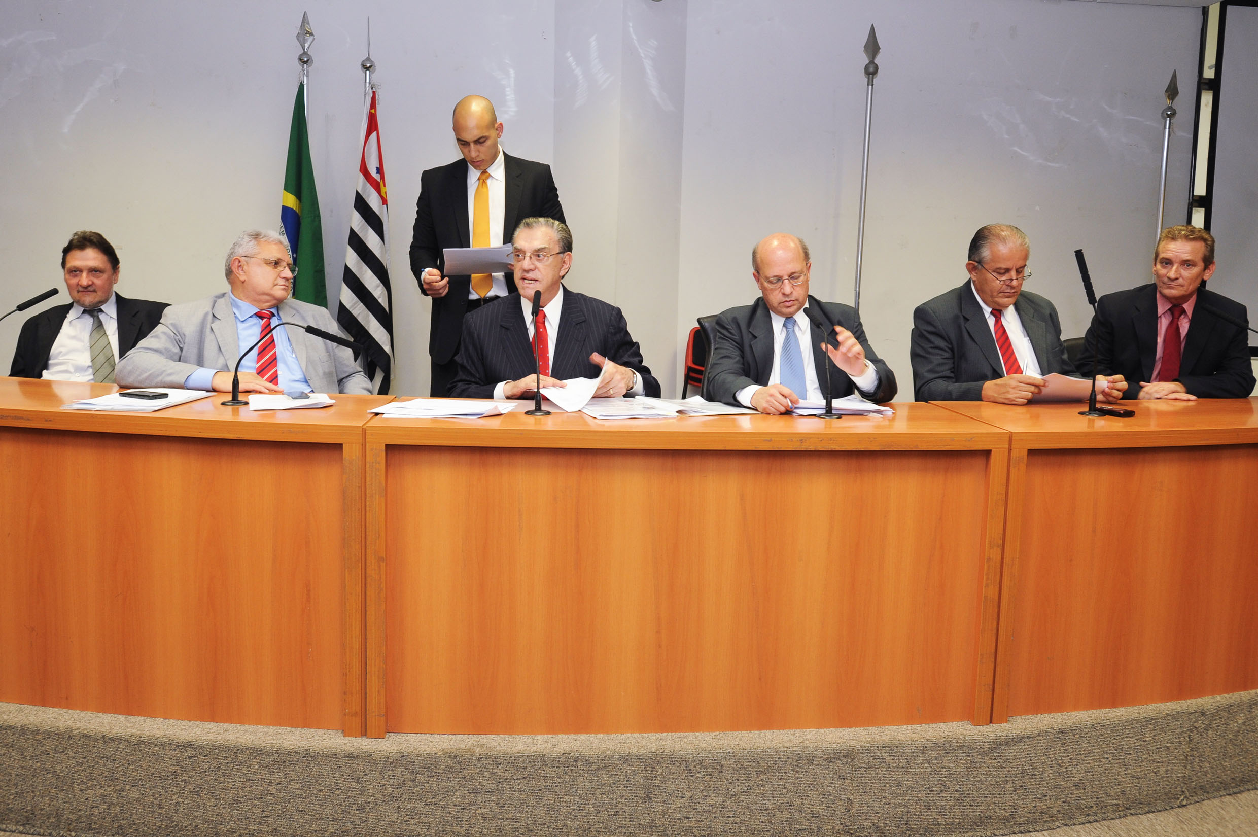 Cota racial em concursos públicos é aprovada na Comissão de ...