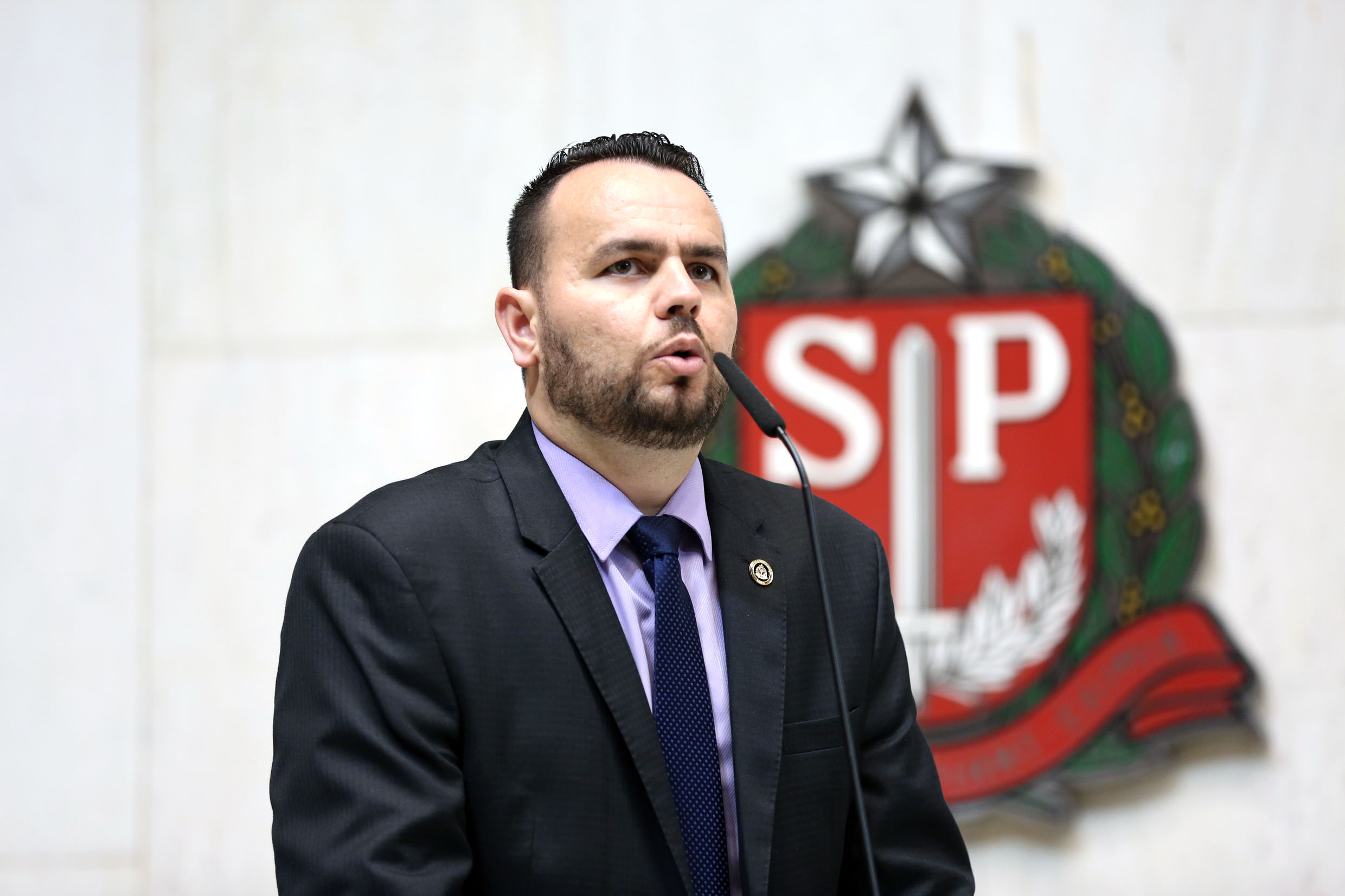 Gil Diniz aborda a necessidade da implantação de um estande de tiro ...