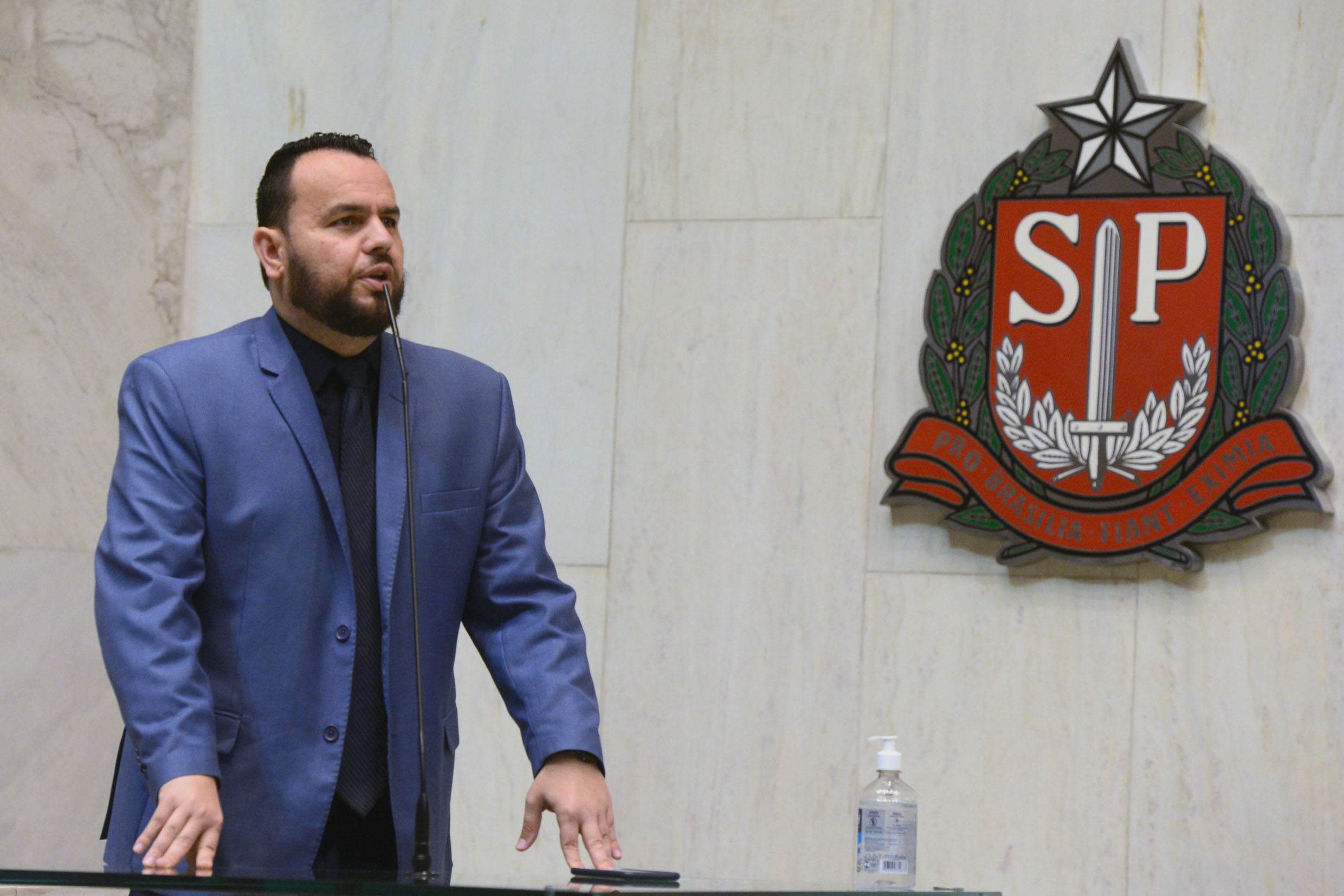 Gil Diniz considera inconstitucional a proposta de reeleição às ...
