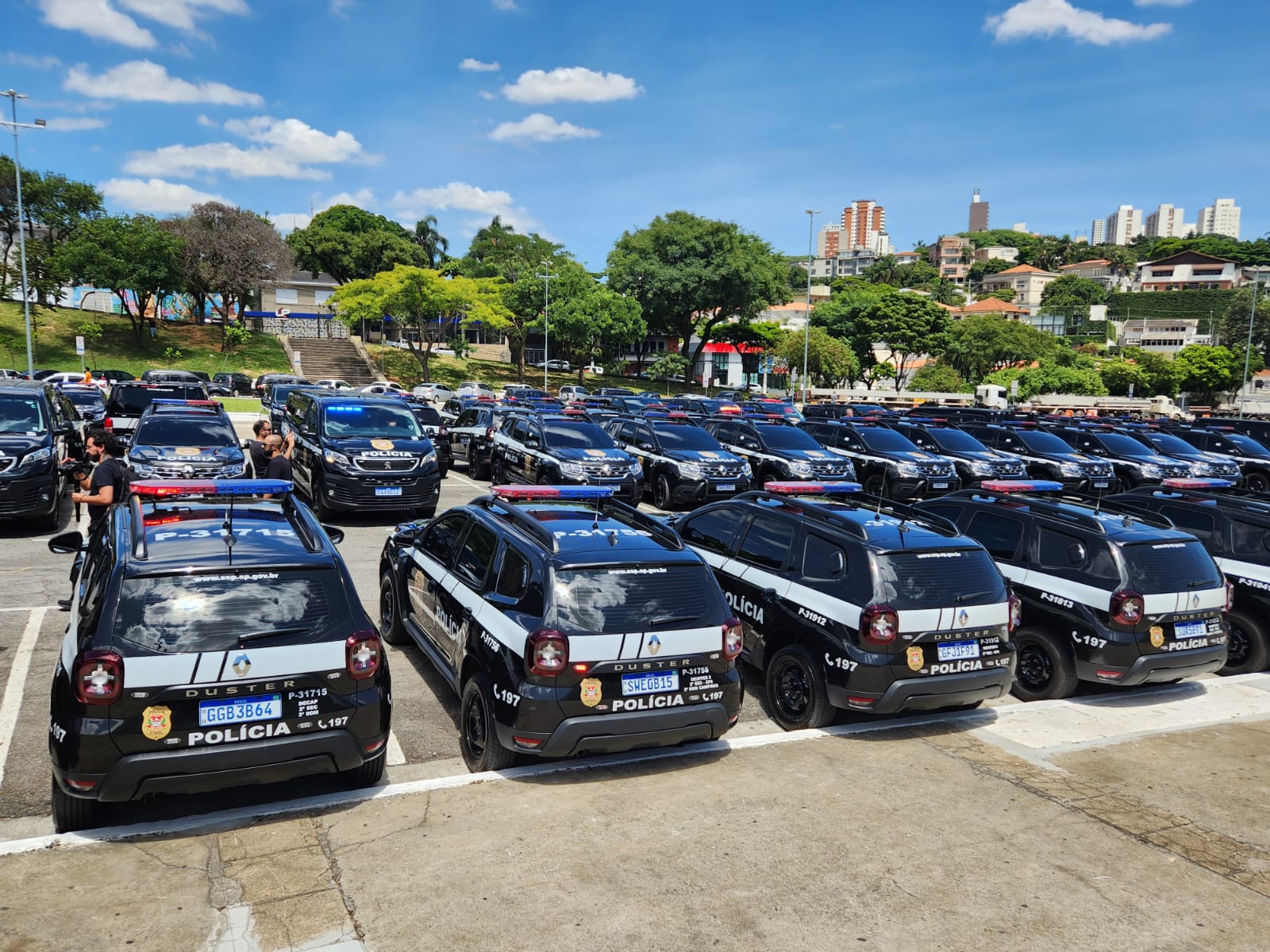 Governo do Estado entrega 324 viaturas para a Polícia Civil